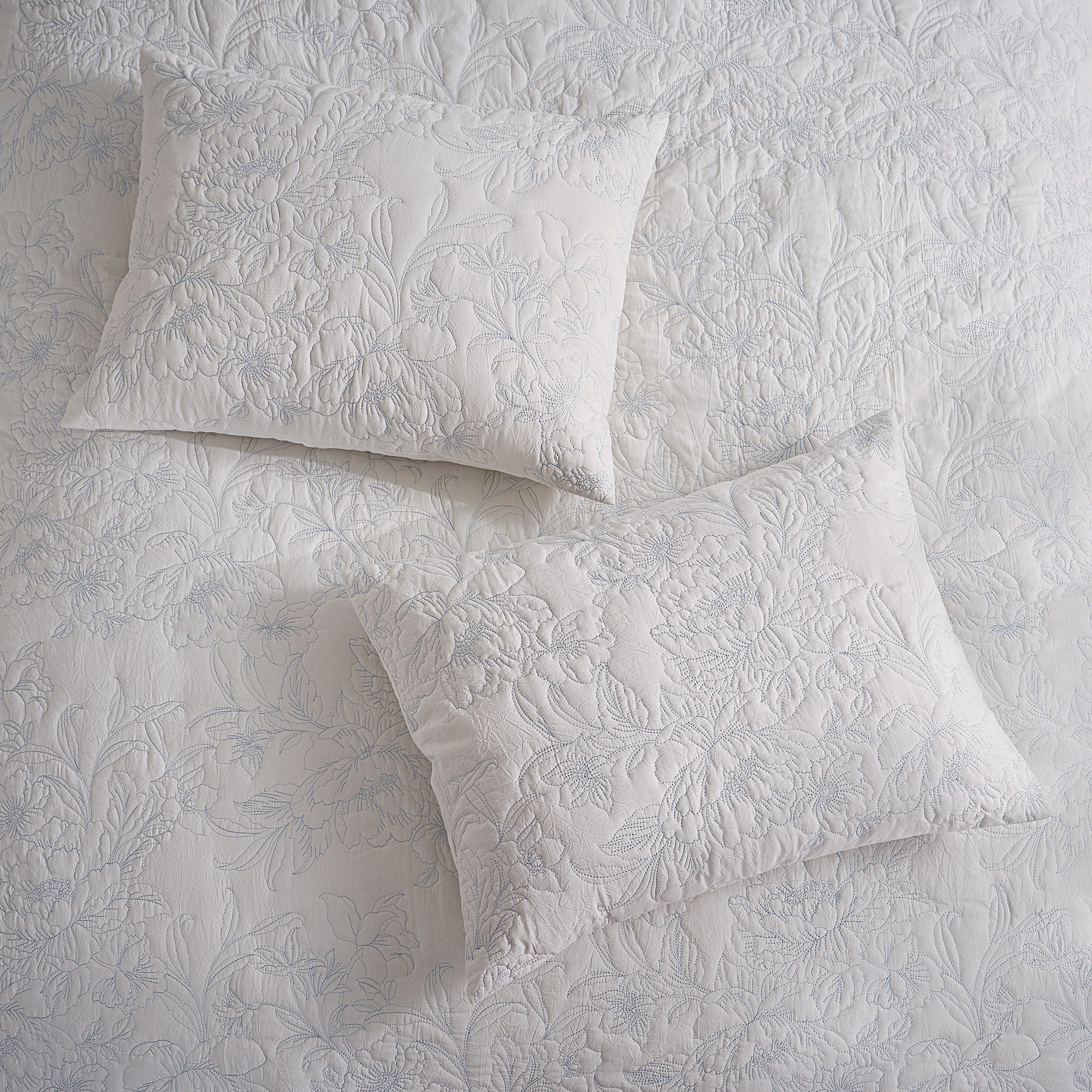 Blossom & Stitch Whitney 3-piece Comforter Set | Costco