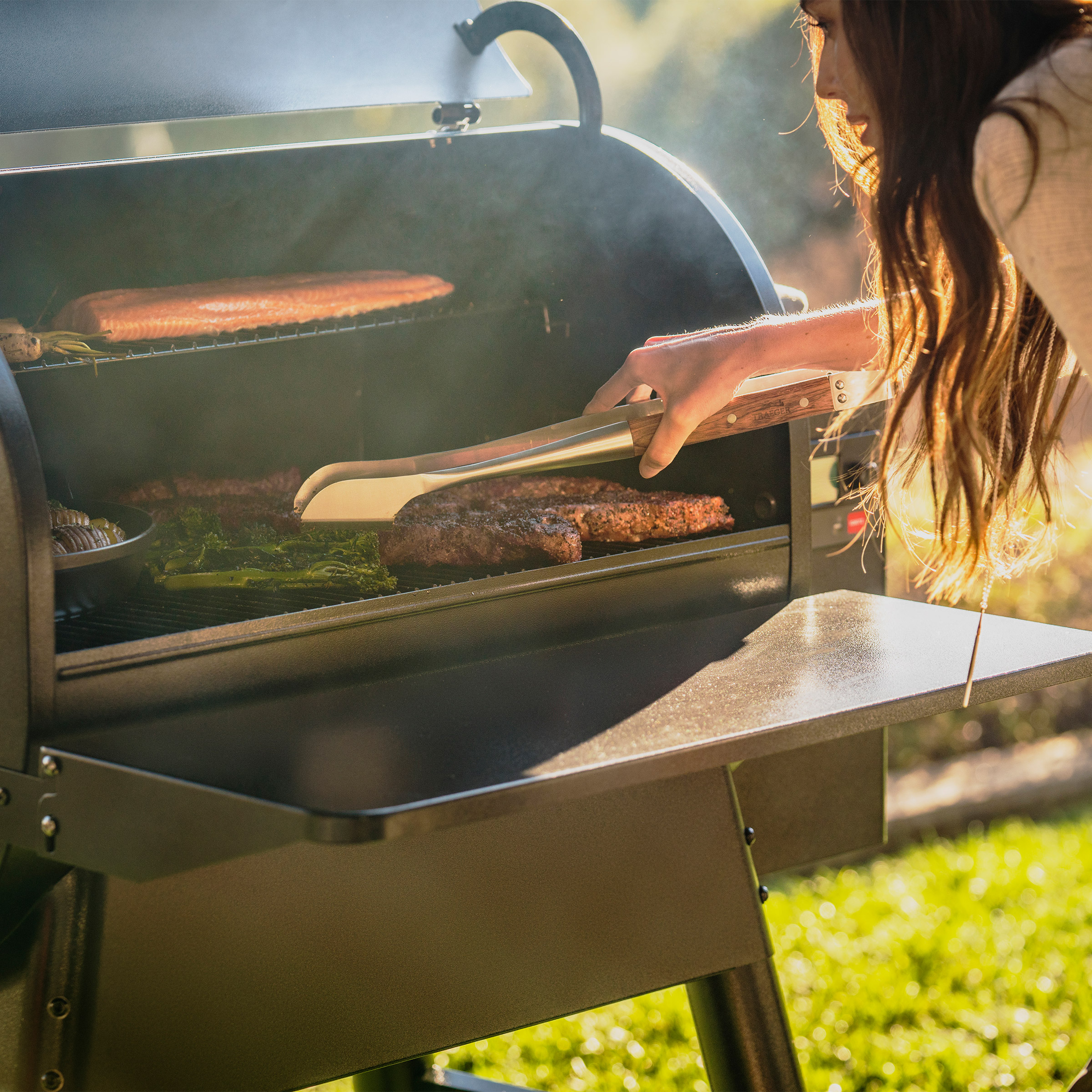 Traeger Ridgeline XL Wood Fired Grill with D2 - Wi-Fi and Grill Cover ...