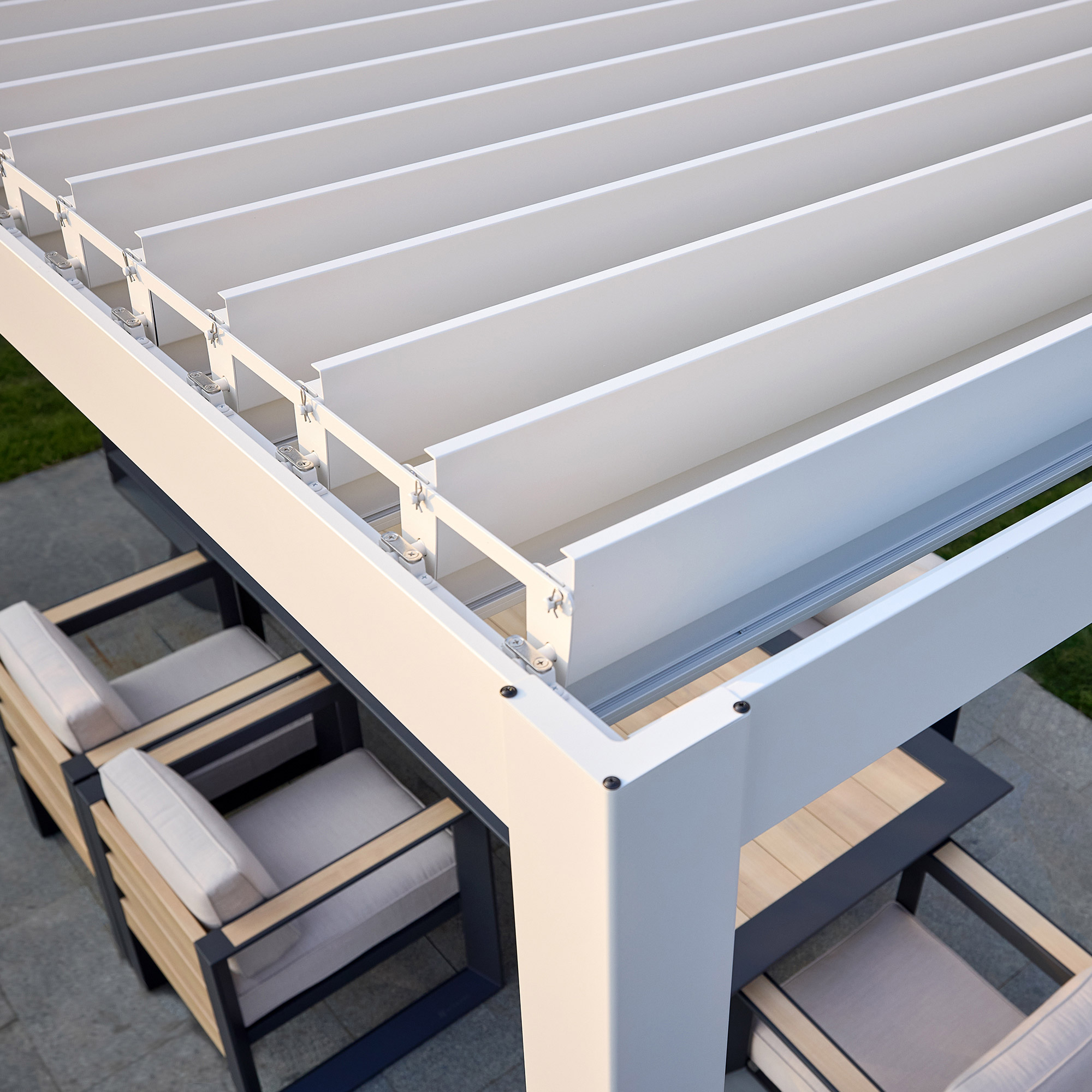 Mirador 8.8 ft. x 14.4 ft. Adjustable Louvered Aluminum Pergola | Costco
