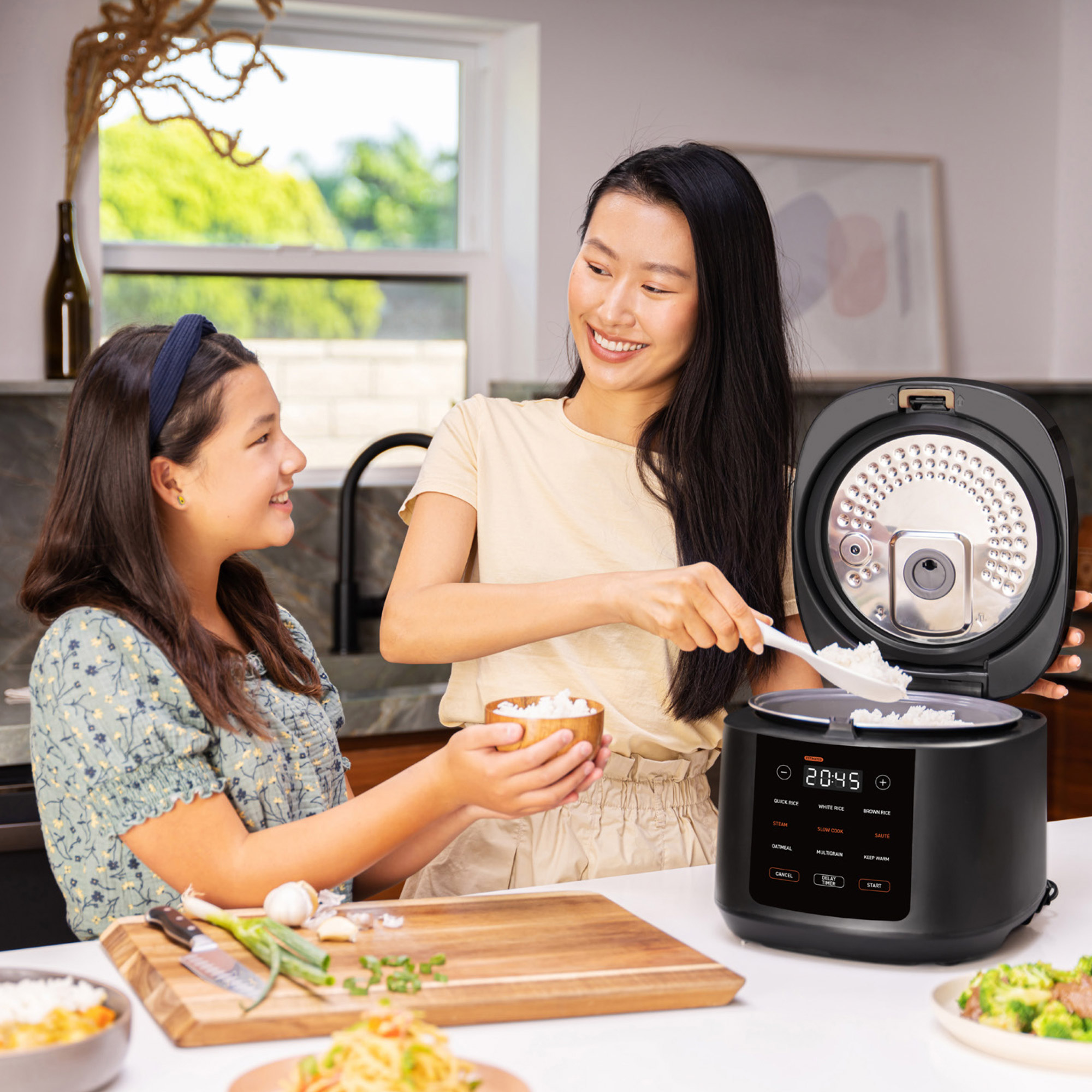 Cosori 5.0-Quart Rice Cooker with Ceramic Coating | Costco