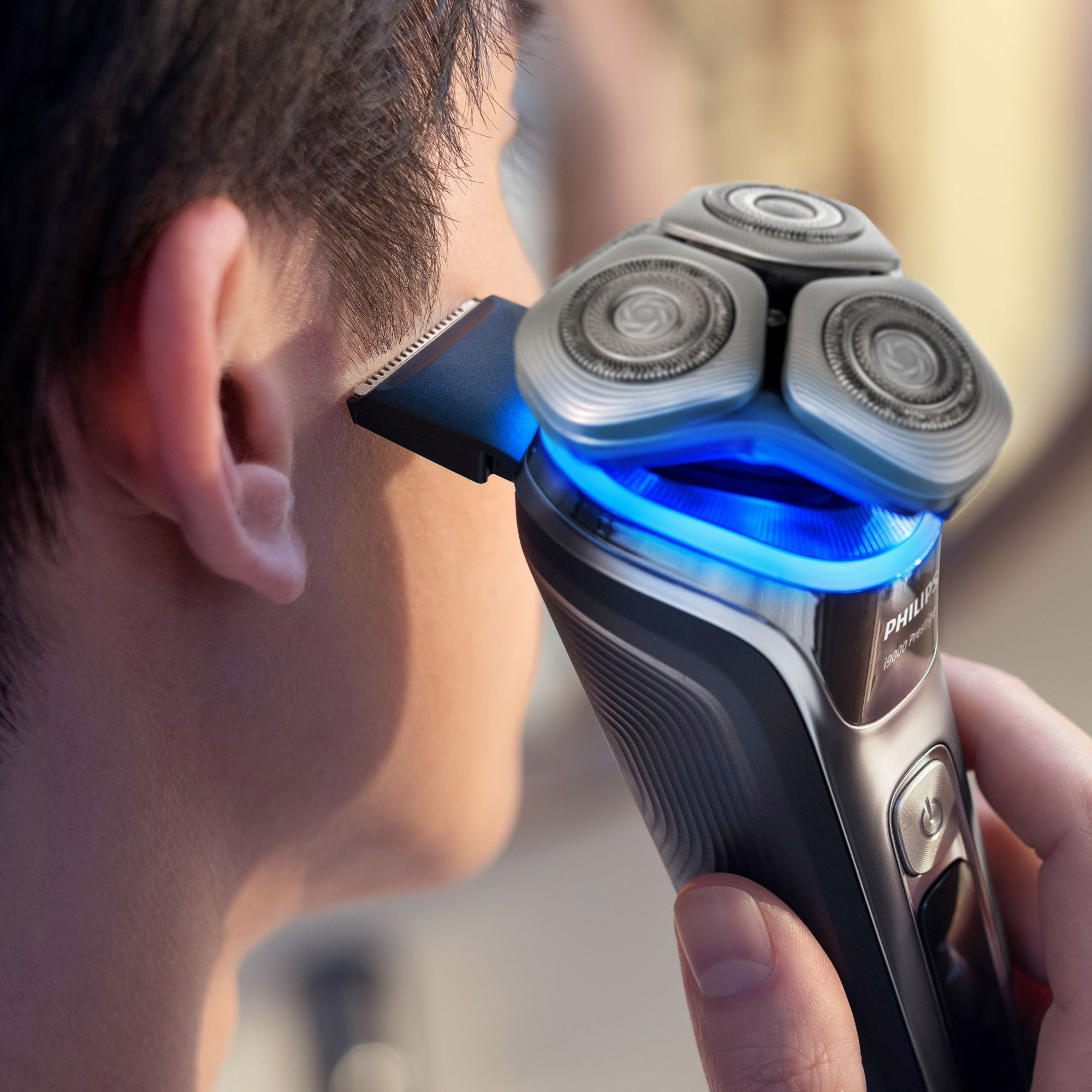 Philips Norelco i9000 Prestige Electric Wet and Dry Shaver Powered by ...