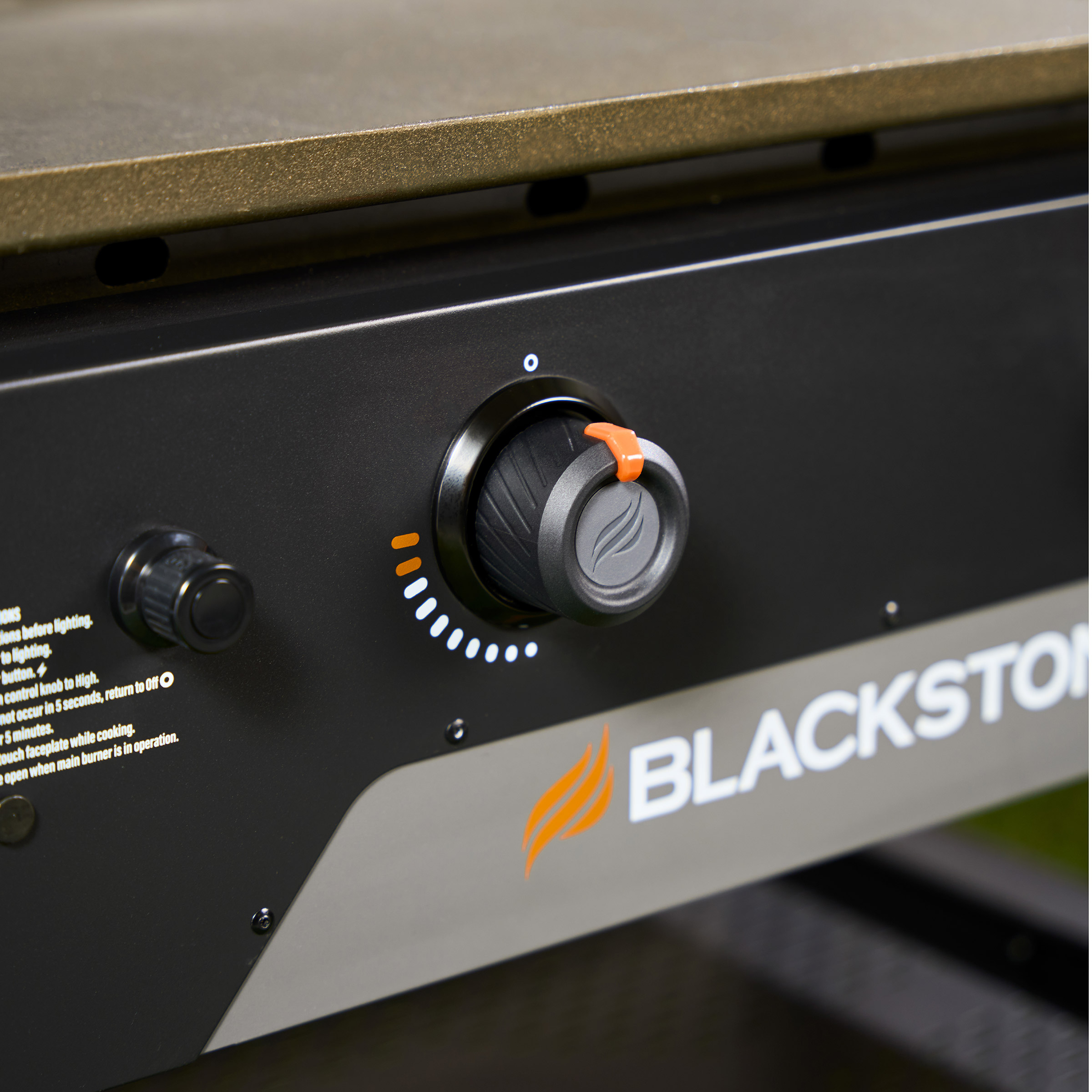 Blackstone 28" Omnivore Griddle with Hood and Soft Cover | Costco