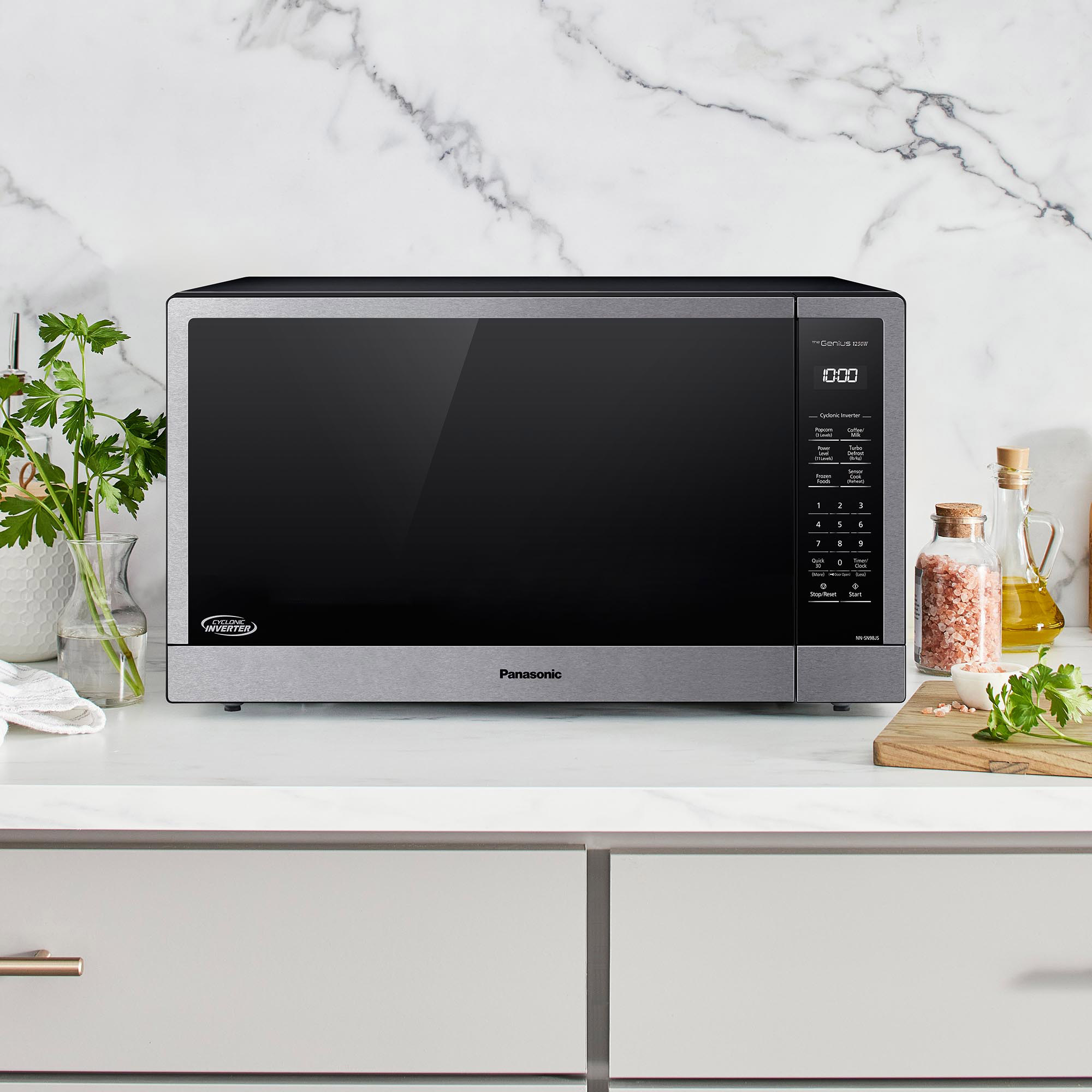 Panasonic 2.2 cu.ft. Countertop Microwave with Cyclonic Wave Inverter ...