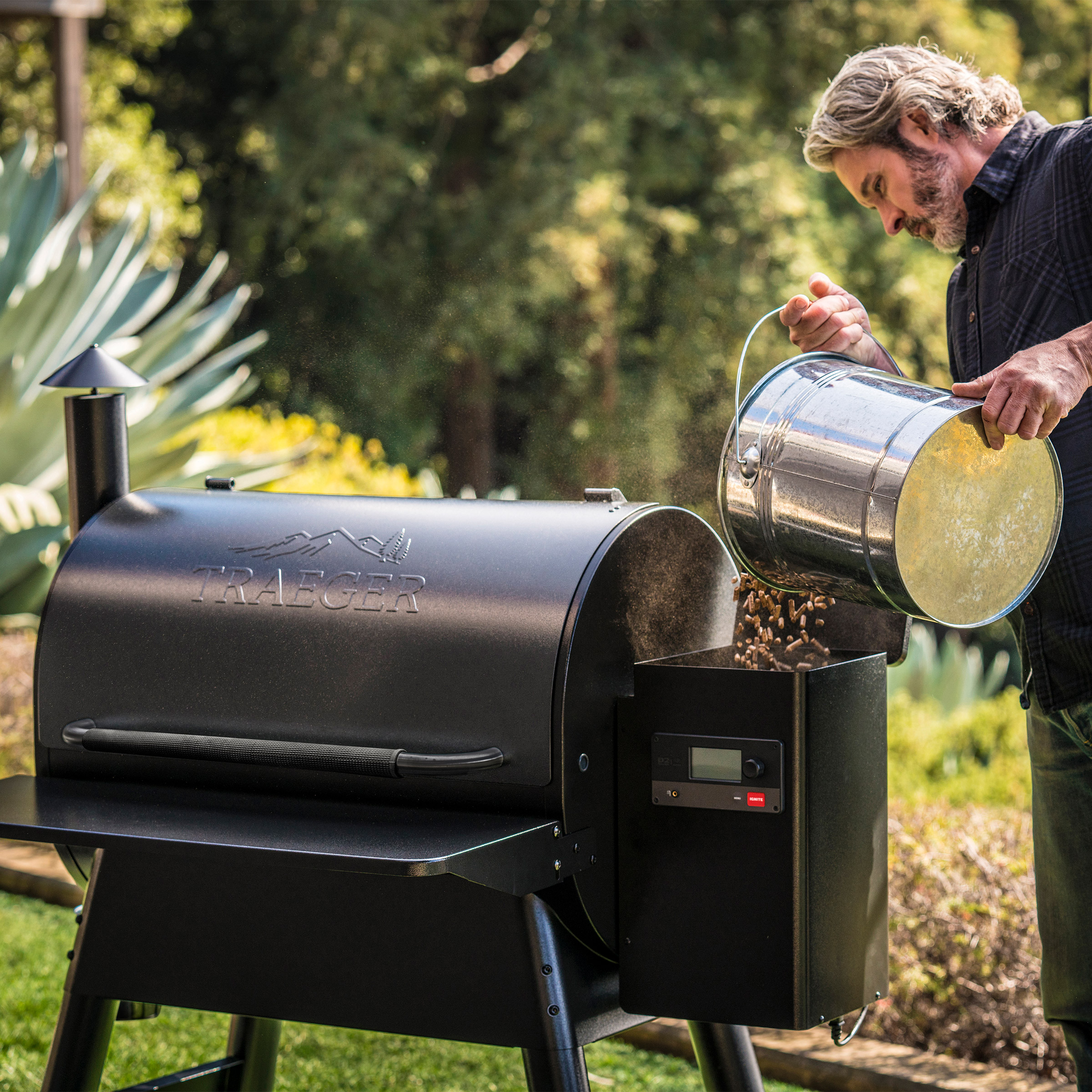 Traeger Ridgeline XL Wood Fired Grill with D2 - Wi-Fi and Grill Cover ...