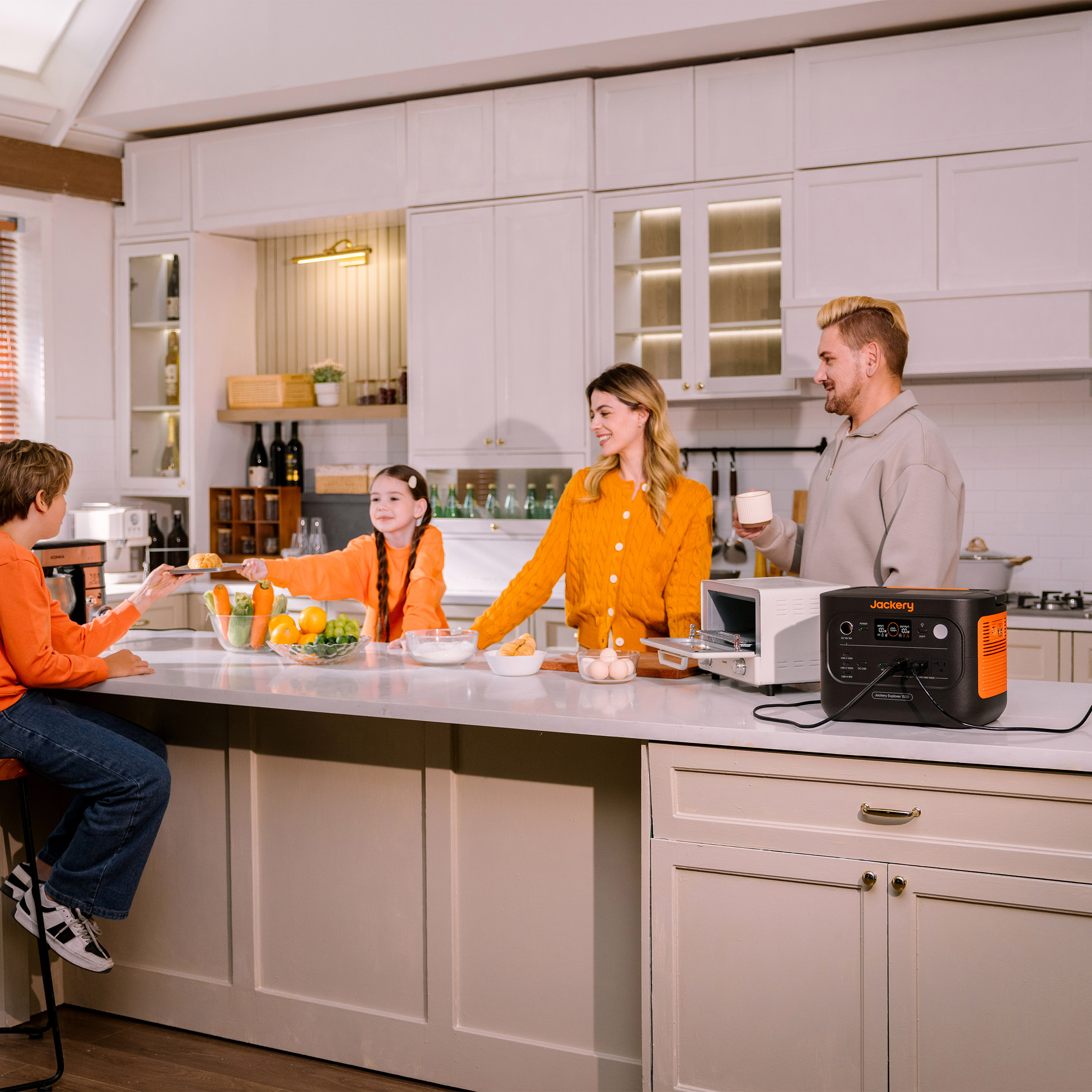 Jackery Explorer 1500 v2 Solar Generator with Solar Panel 100Air | Costco
