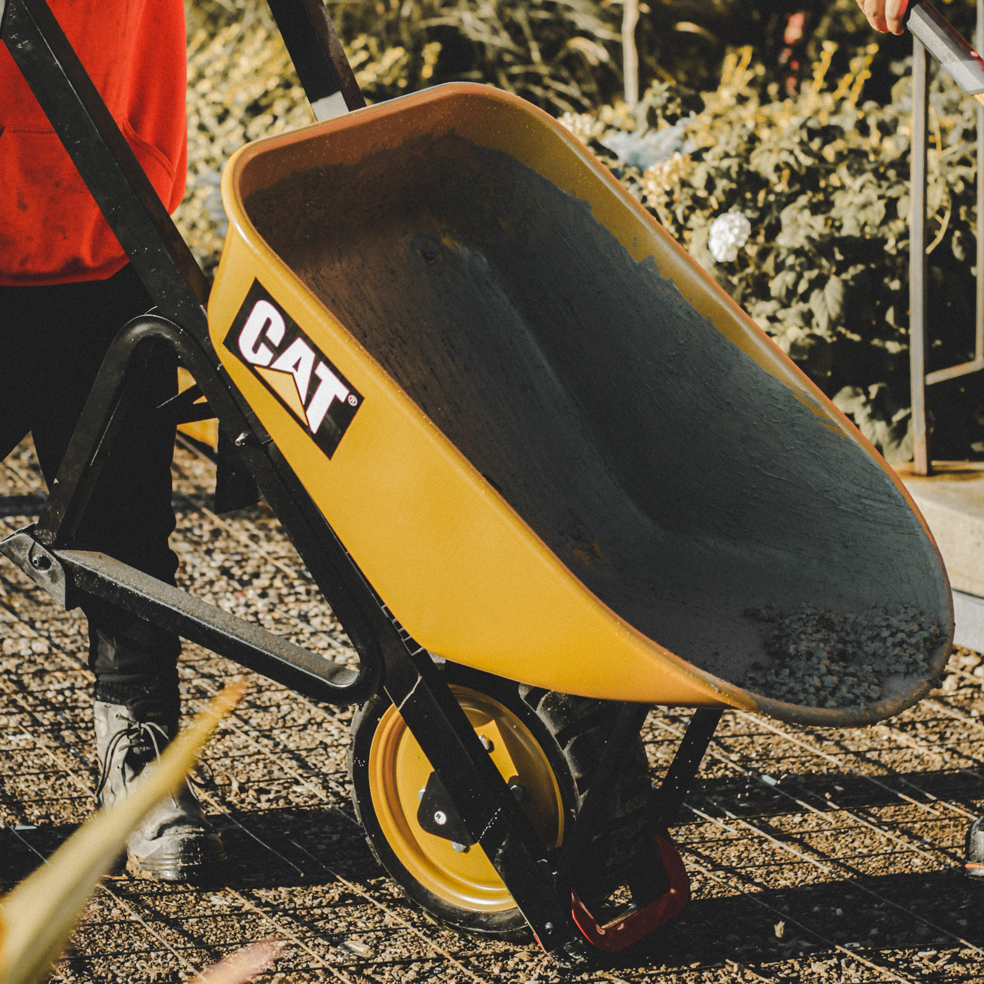 CAT 6 cu ft. Steel Wheelbarrow | Costco